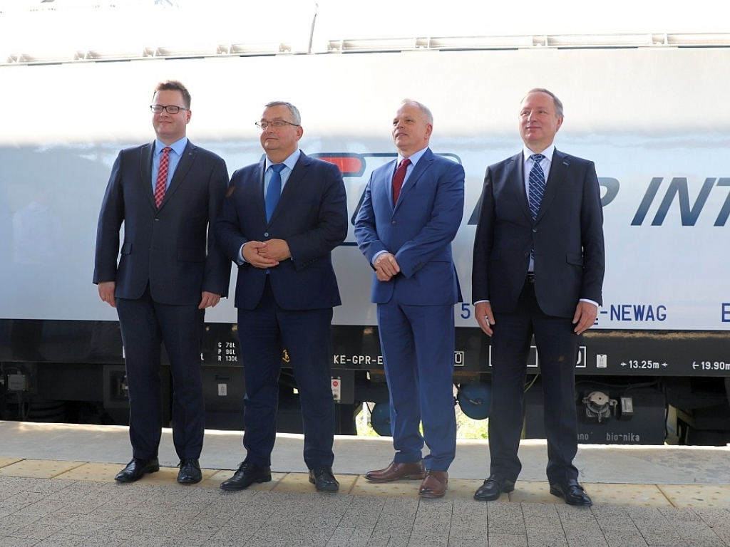 Newag Group wyprodukuje dla PKP Intercity nowe lokomotywy - Raport Kolejowy