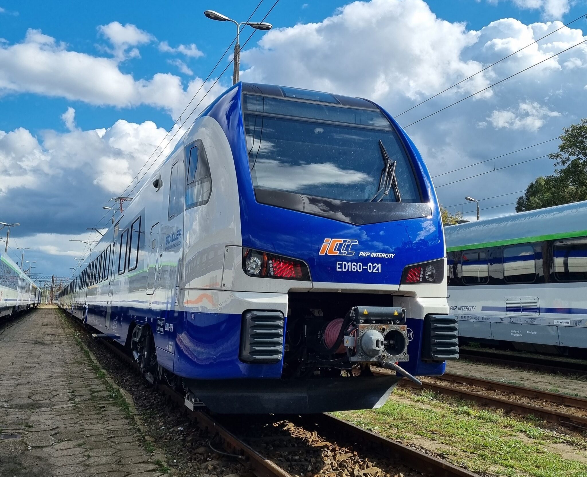 PKP Intercity odebrało pierwsze FLIRTy – Raport Kolejowy