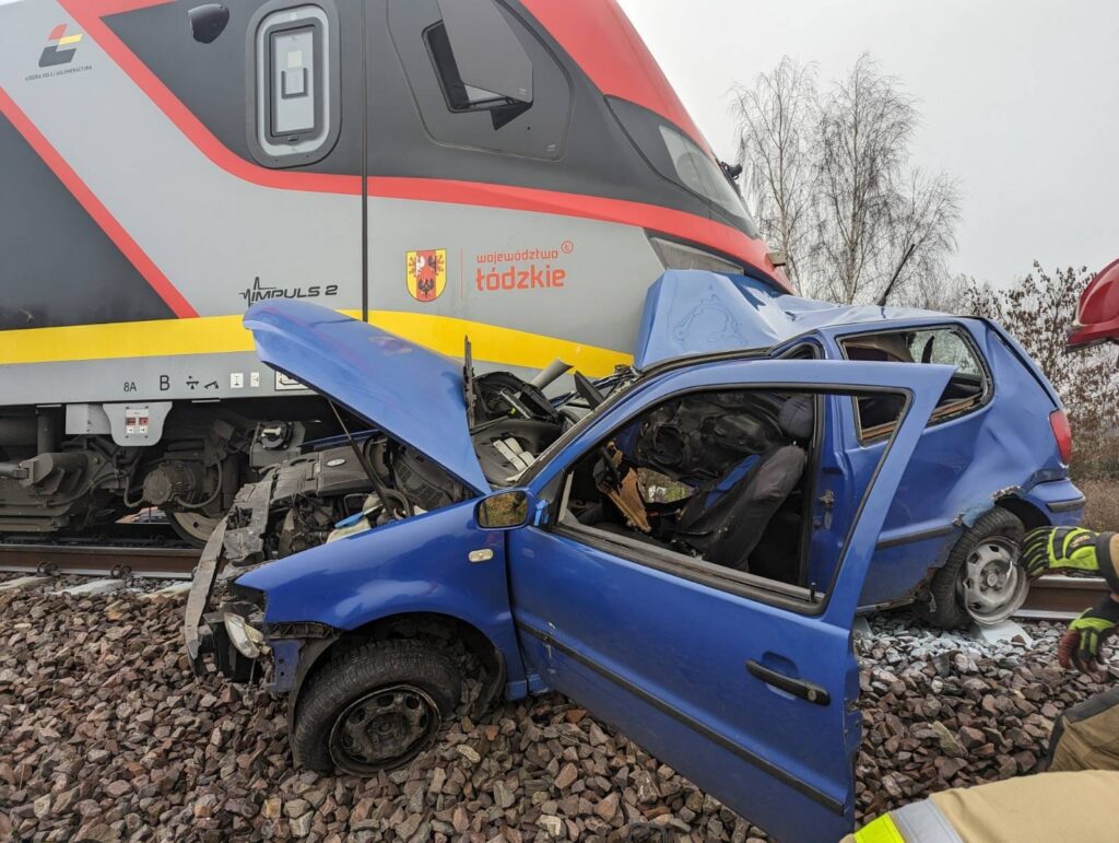 Tragedia na przejeździe kolejowym pod Łodzią [ZDJĘCIA] - Raport Kolejowy