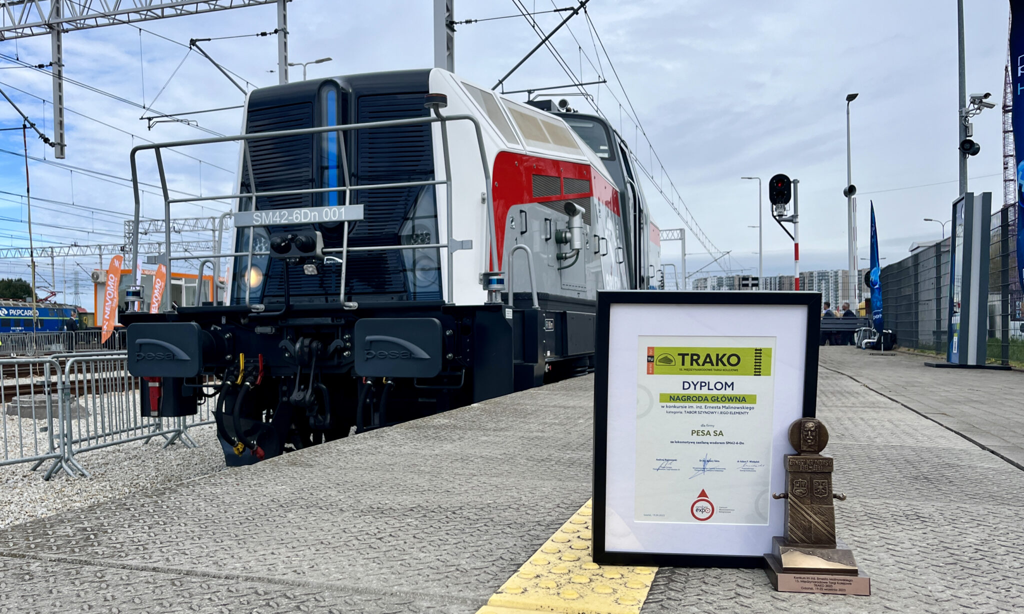“Kolejka do lokomotywy wodorowej”. PESA podsumowała targi TRAKO ...