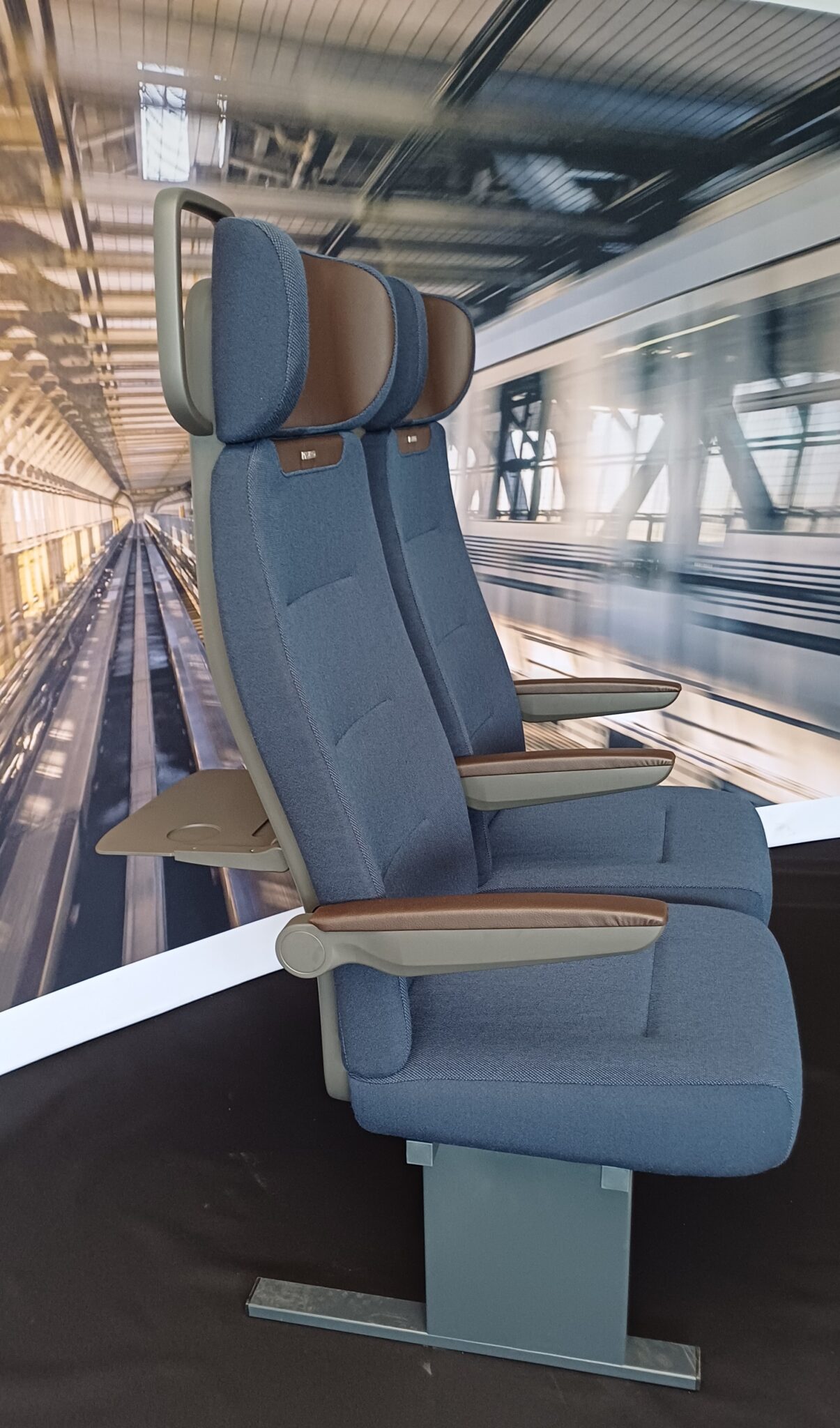 Innowacyjne siedzenia RECARO Rail na targach TRAKO – Raport Kolejowy