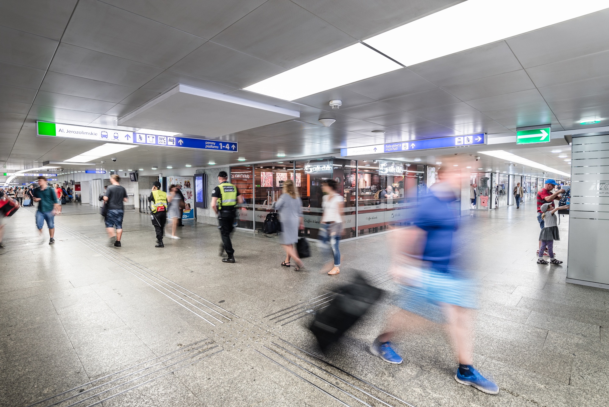 Zmiany na dworcu Warszawa Centralna w listopadzie – Raport Kolejowy